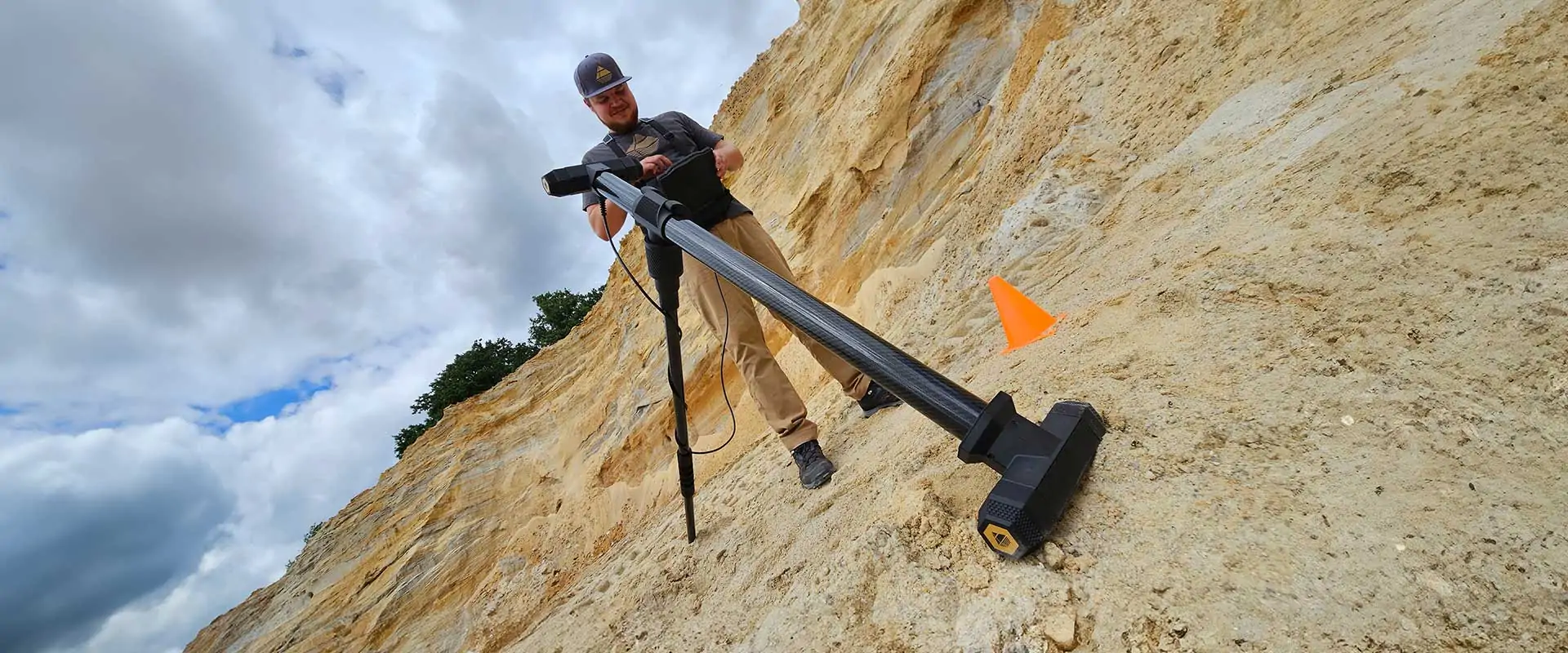 EXP 7000: Advanced 3D Ground Scanner for Treasure Hunters